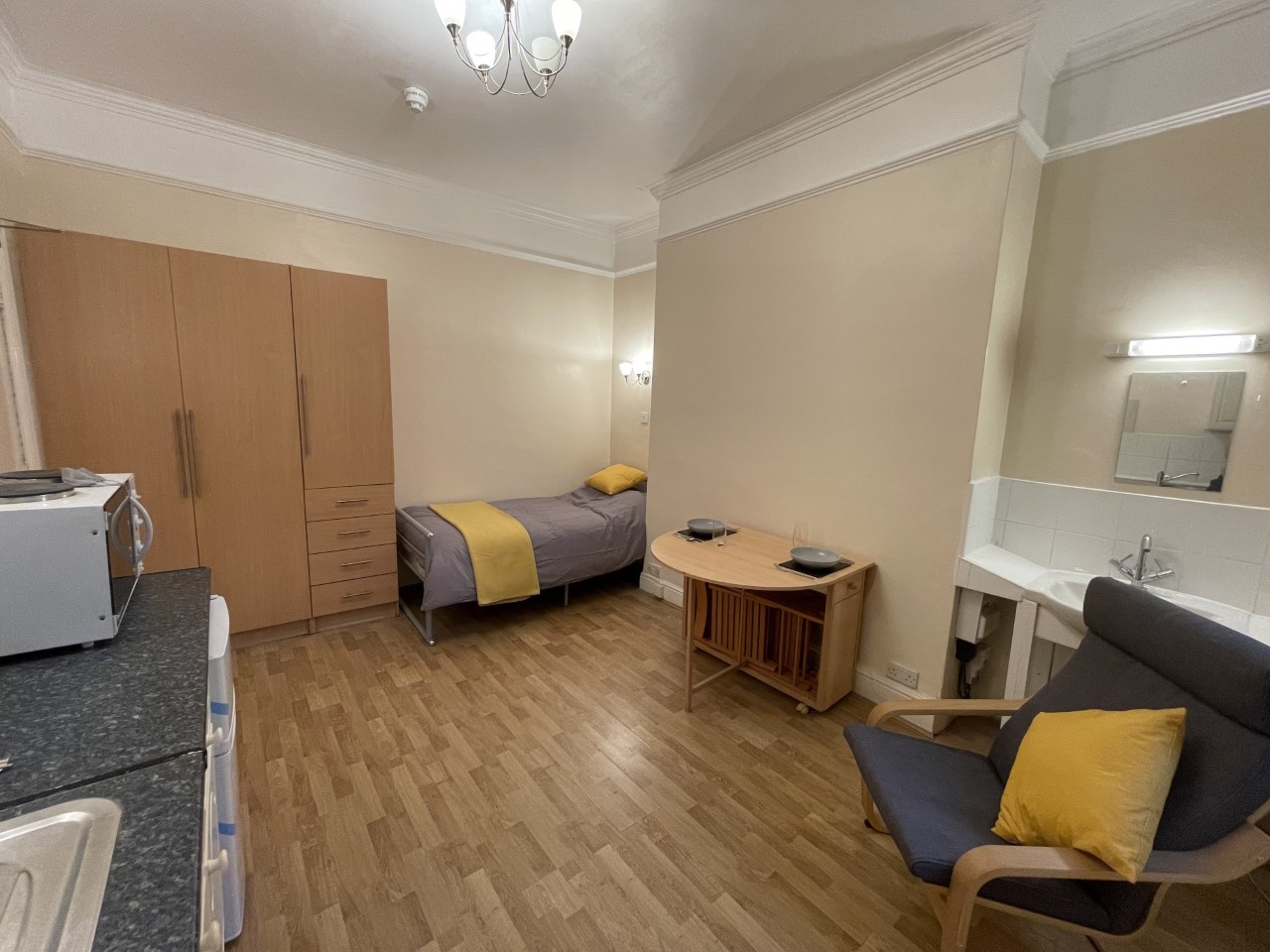 Newcastle-Under-Lyme - Studio Flat, London Road, ST5 - To Rent Now for £495.00 p/m