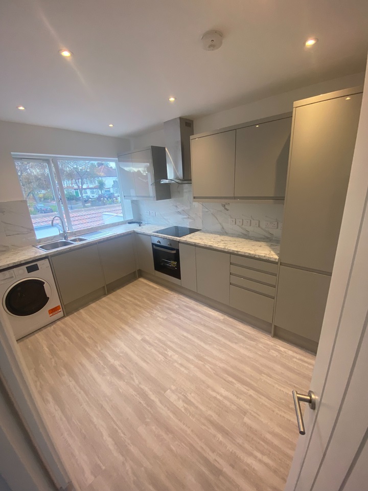 Carshalton Beeches - 1 Bed Flat, Carshalton Road, SM5 - To Rent Now for £1,500.00 p/m