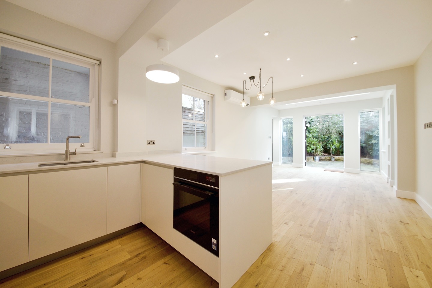 London - 2 Bed Flat, Bassett Road, W10 - To Rent Now for £3,975.00 p/m