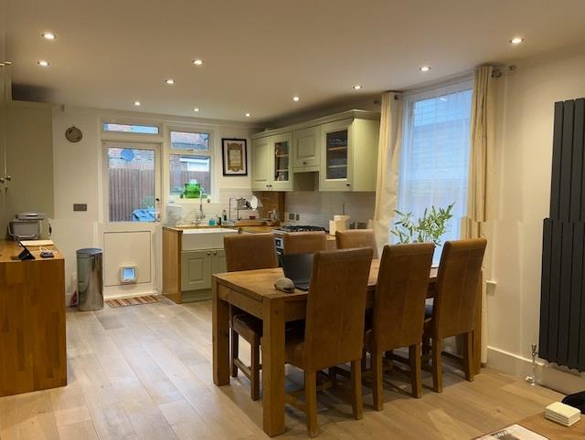 London - 2 Bed Flat, Ormiston Grove, W12 - To Rent Now for £2,500.00 p/m