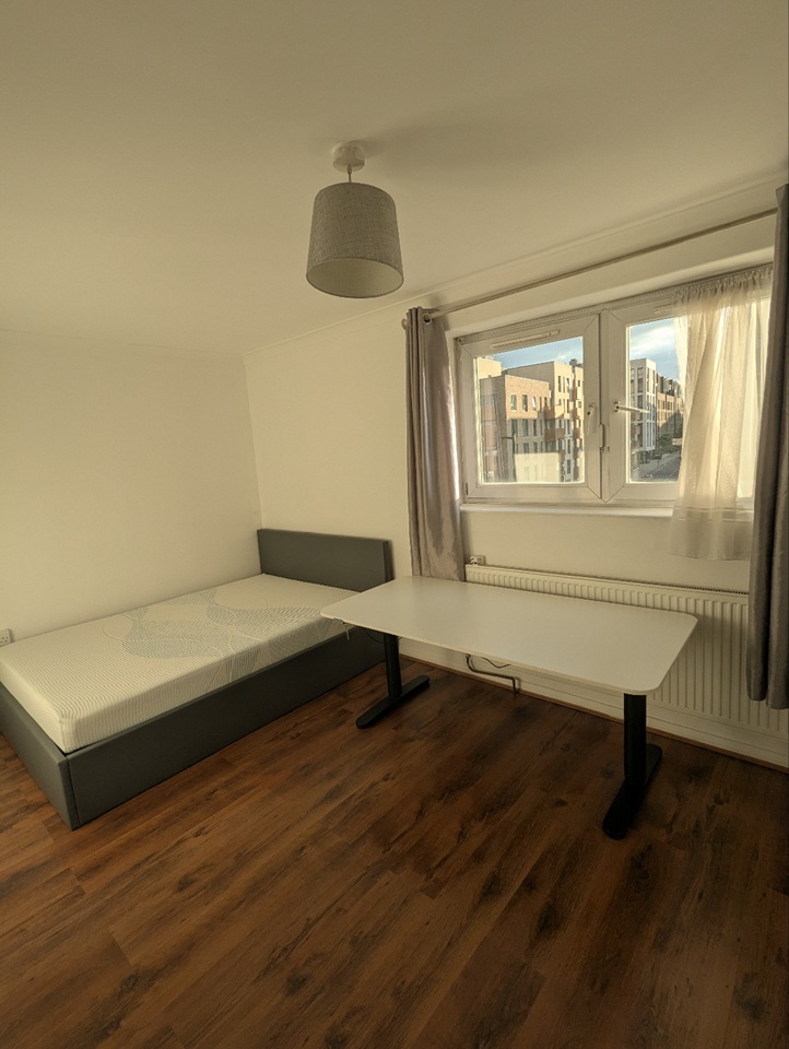 London - Room in a Shared Flat, Simons Walk, E15 - To Rent Now for £1,000.00 p/m