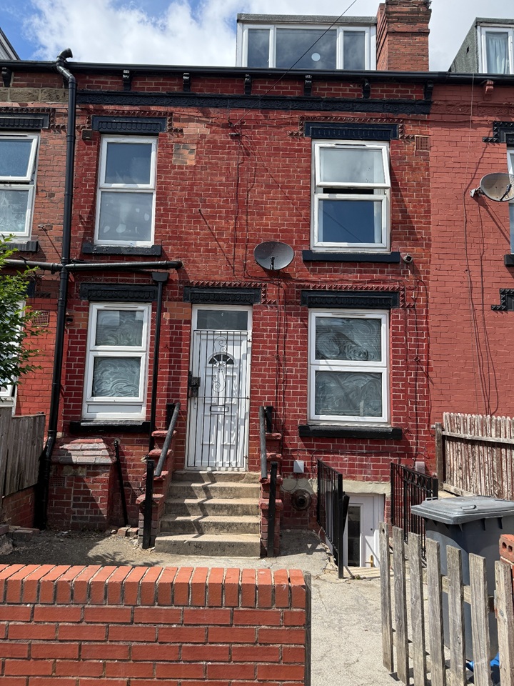 Leeds - 2 Bed Terraced House, Clifton Grove, LS9 - To Rent Now for £850.00 p/m