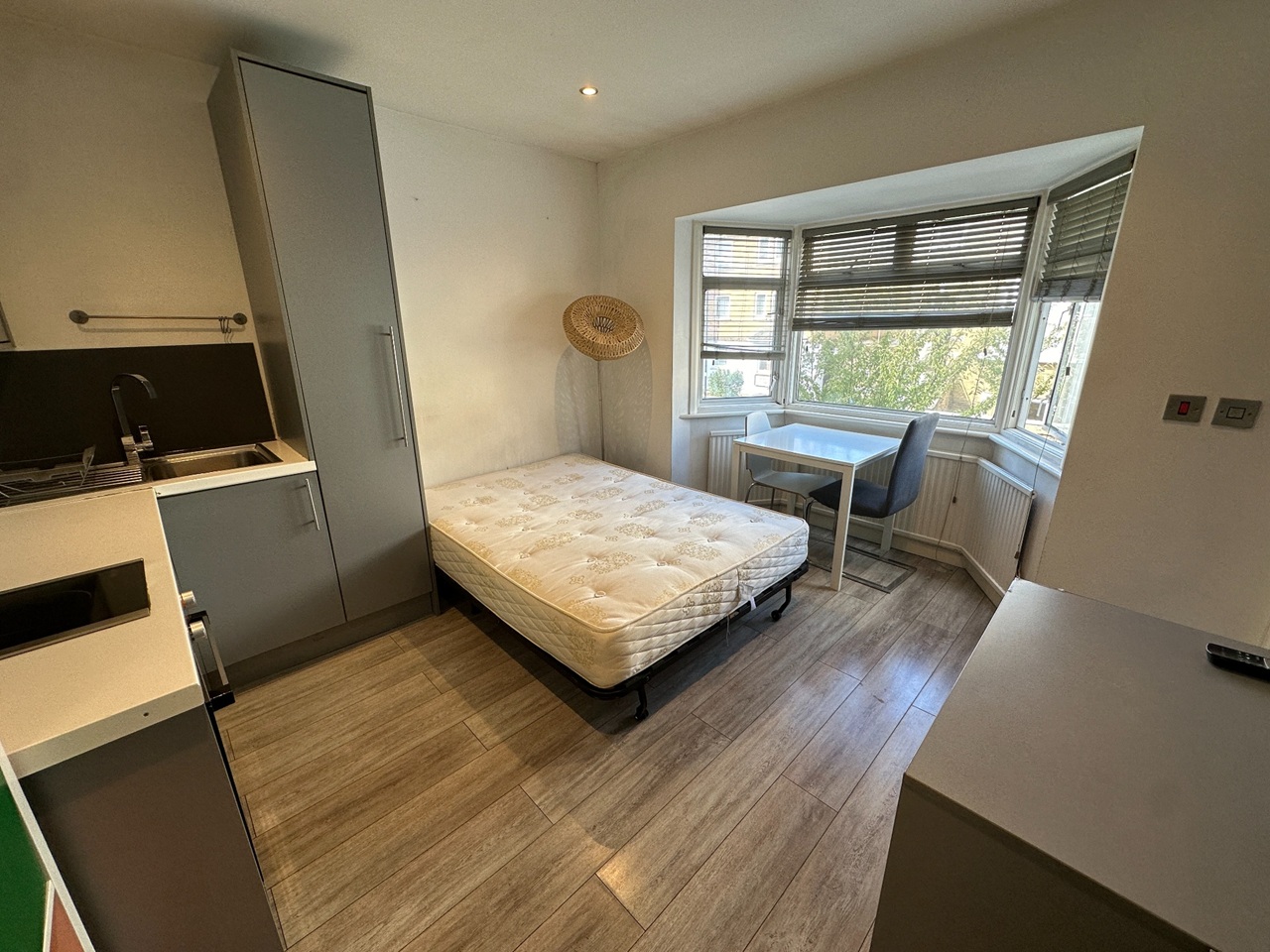 London - Studio Flat, Birkbeck Road, W3 - To Rent Now for £1,375.00 p/m