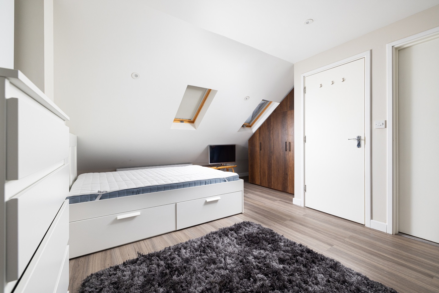 London - Studio Flat, Watford Way, NW4 - To Rent Now for £1,200.00 p/m