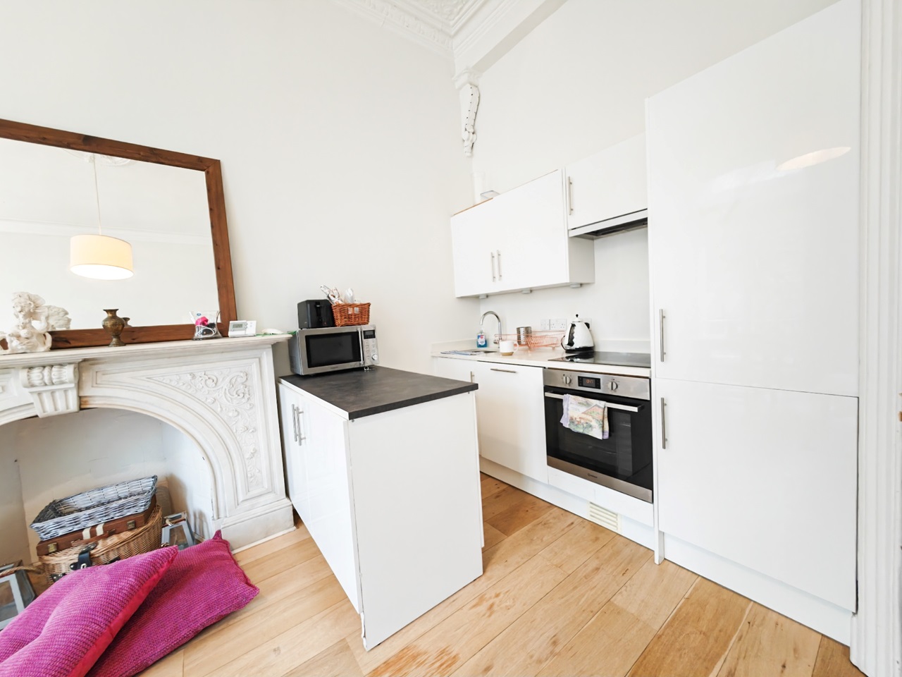 London - 2 Bed Flat, Redcliffe Square, SW10 - To Rent Now for £3,250.00 p/m