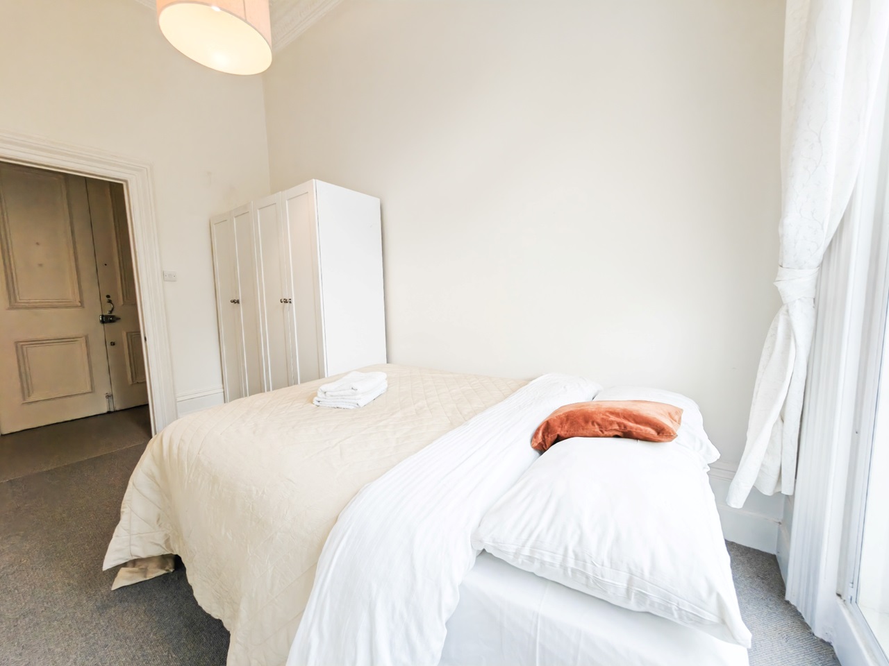 London - 2 Bed Flat, Redcliffe Square, SW10 - To Rent Now for £3,250.00 p/m