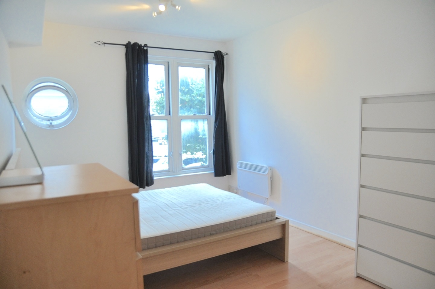 London - 1 Bed Flat, Leabank Square, E9 - To Rent Now for £1,700.00 p/m