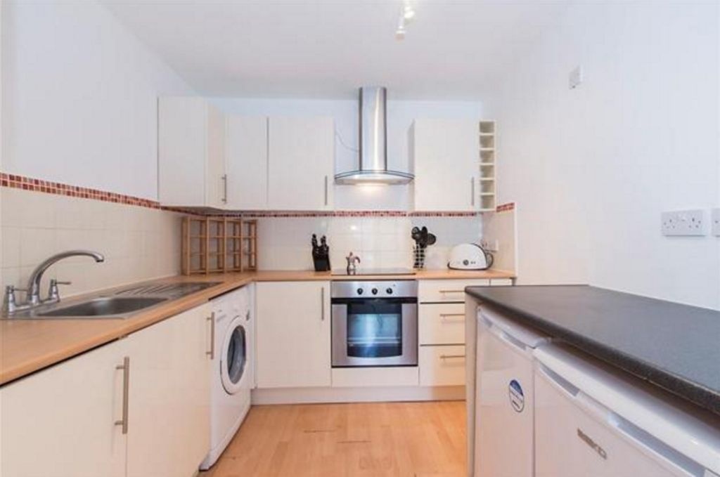 London - 1 Bed Flat, Leabank Square, E9 - To Rent Now for £1,700.00 p/m