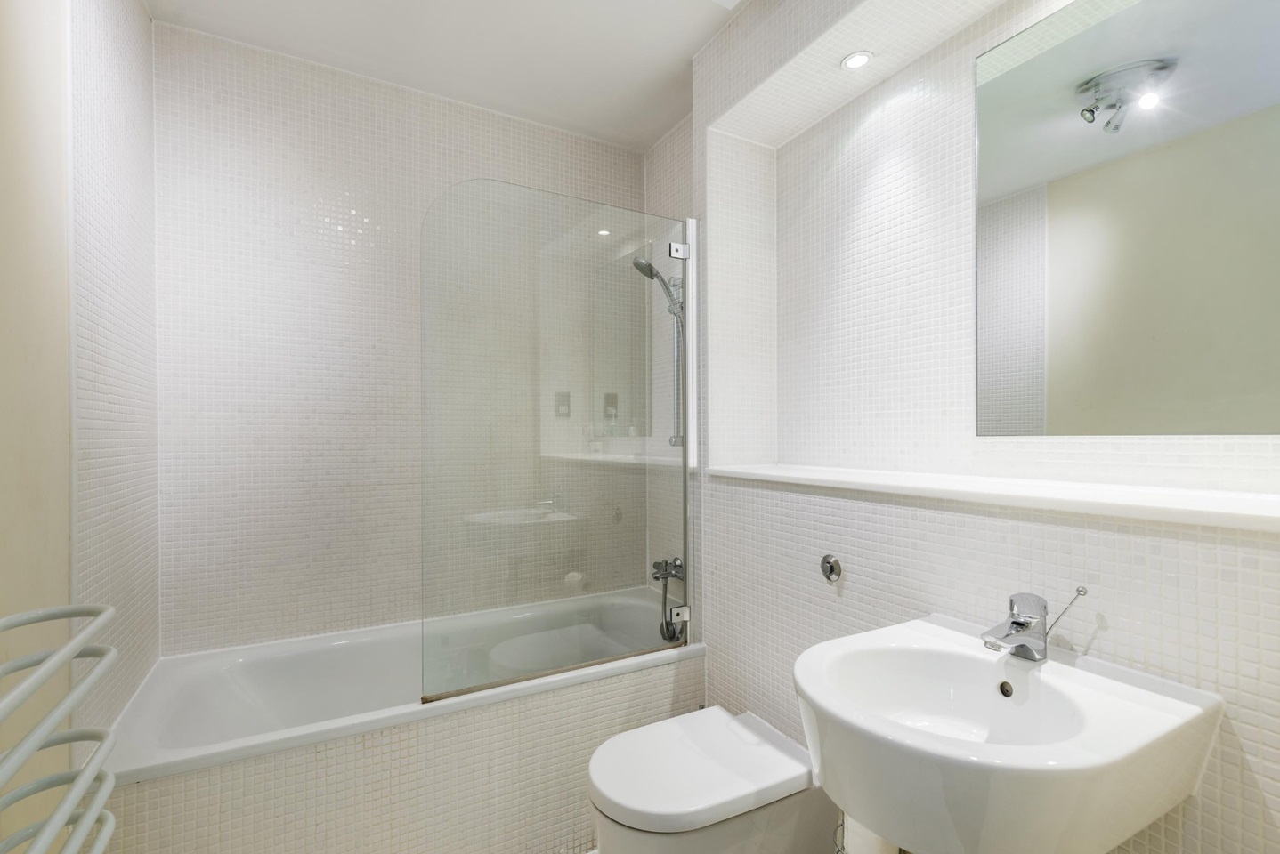 London - 2 Bed Flat, Leather Lane, EC1N - To Rent Now for £2,900.00 p/m