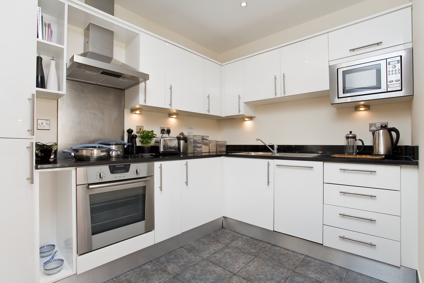 London - 2 Bed Flat, Leather Lane, EC1N - To Rent Now for £2,900.00 p/m