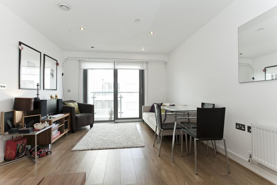London - 1 Bed Flat, Craig Tower, E3 - To Rent Now for £1,700.00 p/m