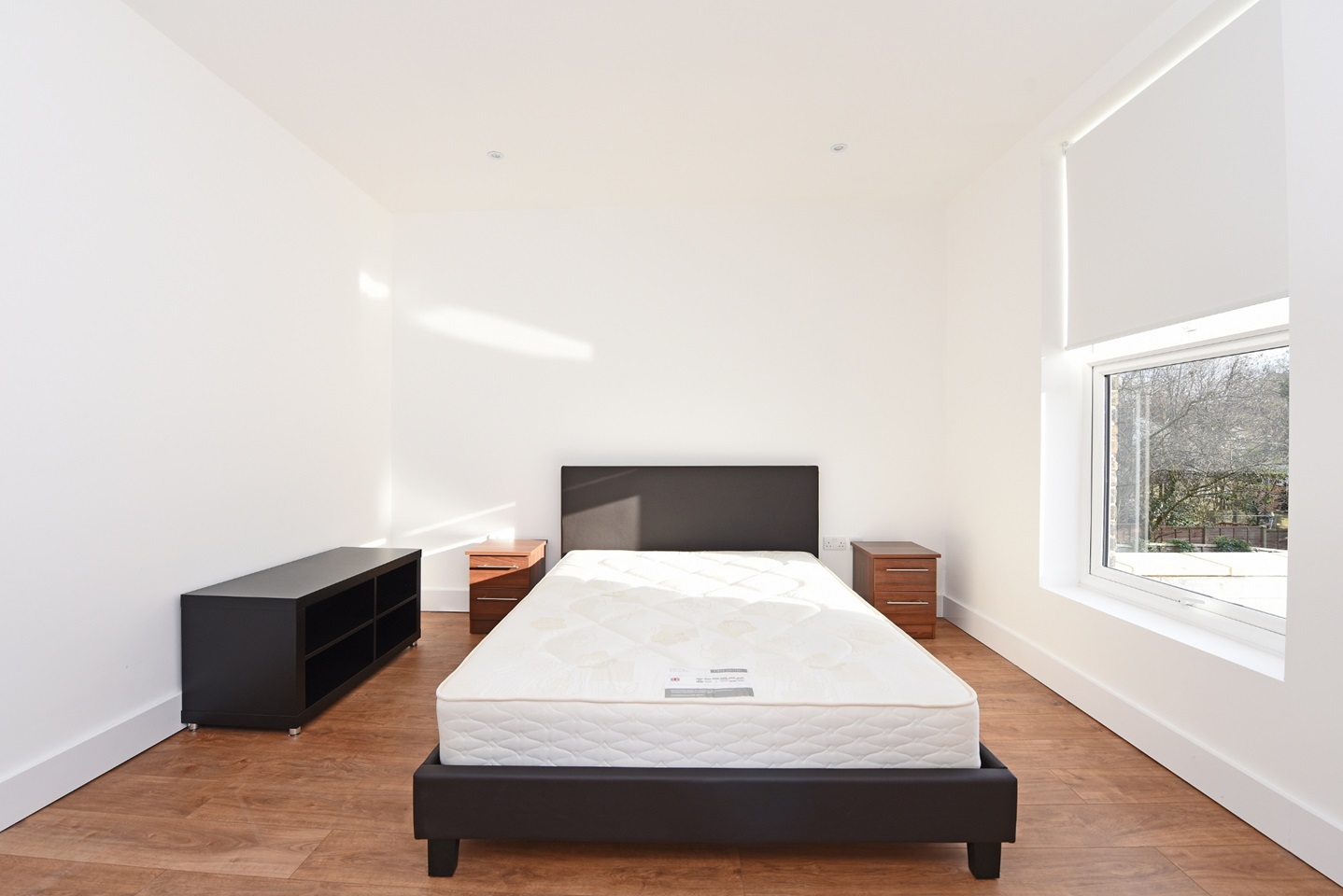 London - 1 Bed Flat, Willoughby Park Road, N17 - To Rent Now for £1,400 ...