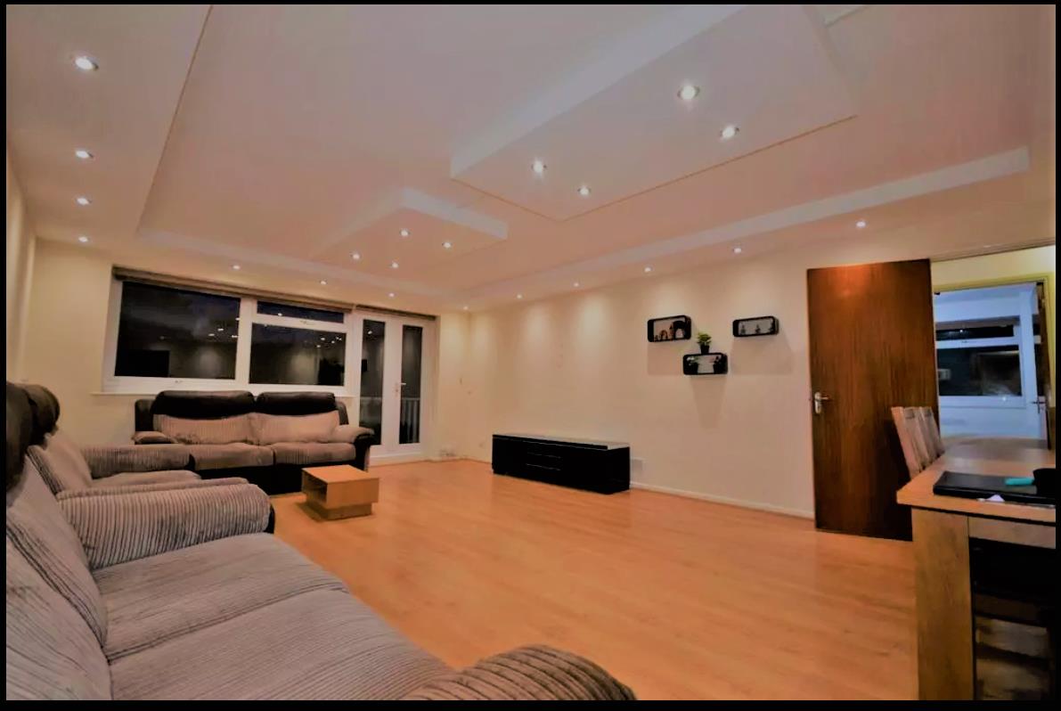 Wembley - 3 Bed Flat, Talisman Way, HA9 - To Rent Now for £2,500.00 p/m