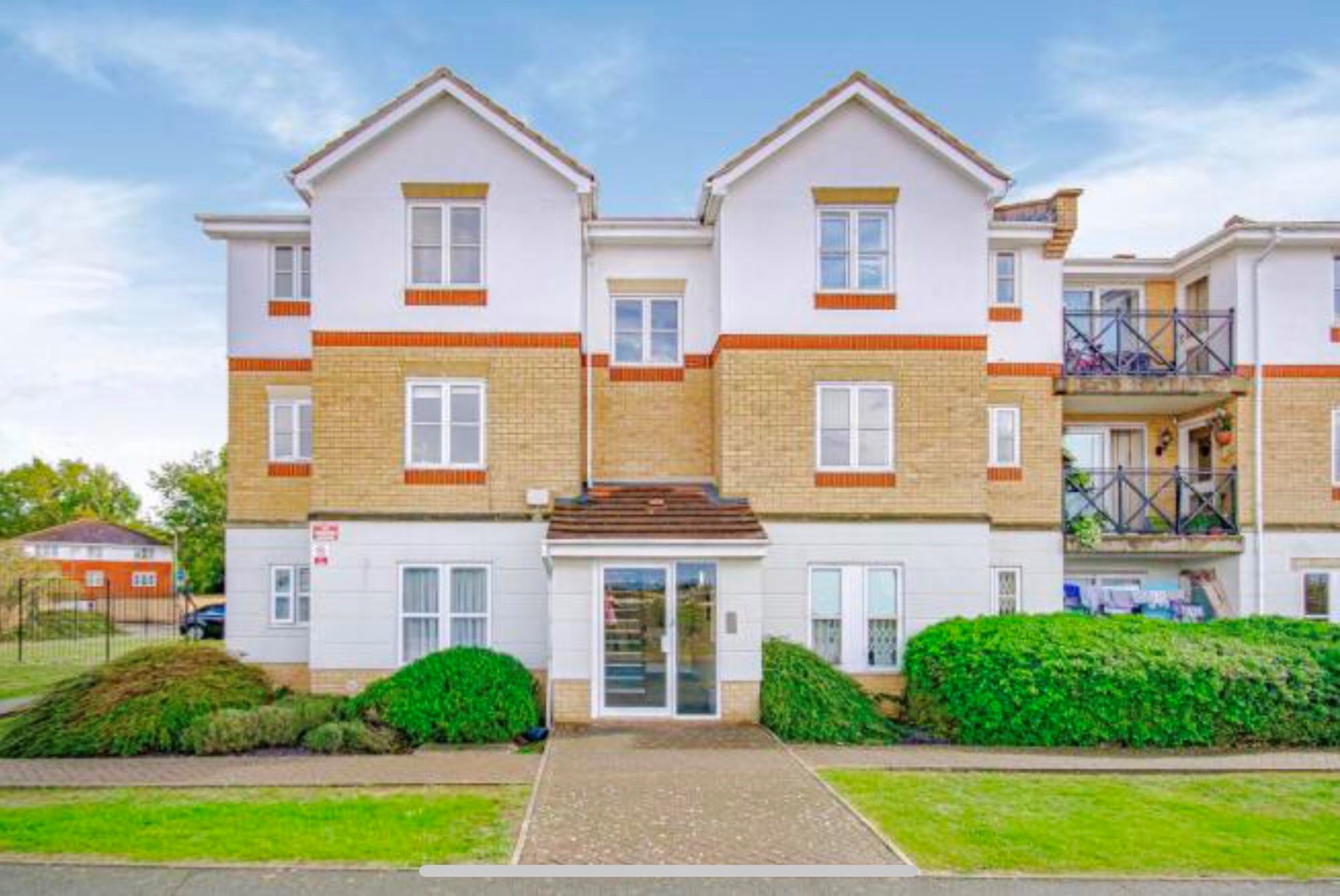 London - 2 Bed Flat, Princess Alice Way, SE28 - To Rent Now for £1,700. ...