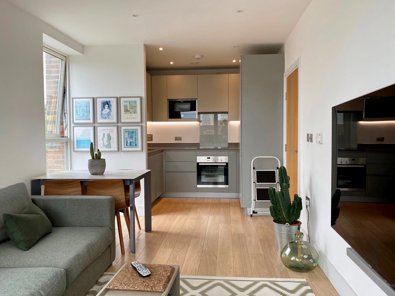 London - 2 Bed Flat, Stockwell Park Walk, SW9 - To Rent Now for £2,300. ...