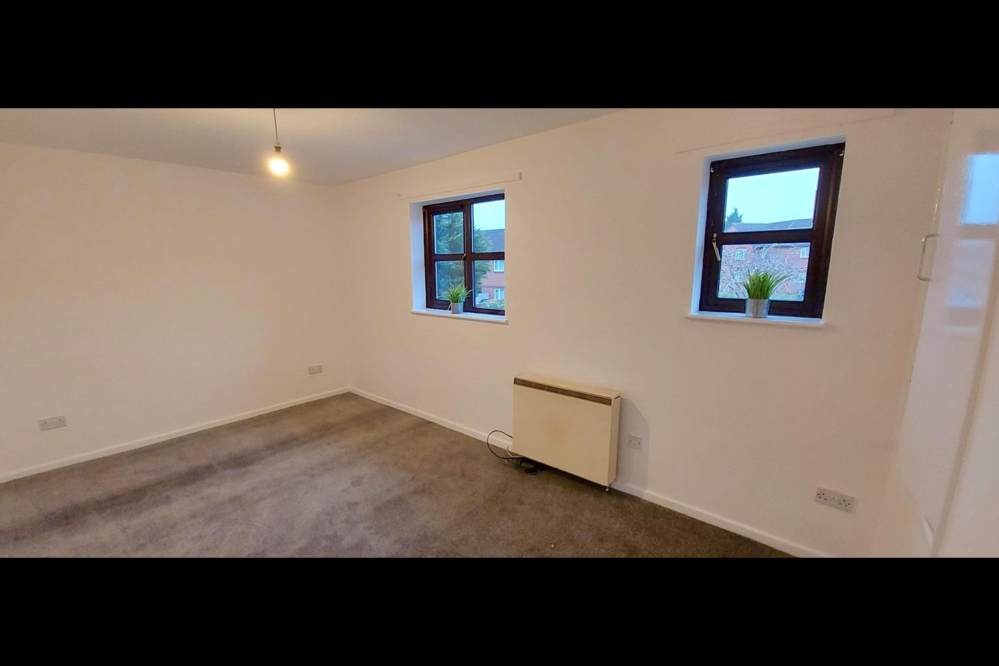 Chadsmoor, Cannock - 1 Bed Flat, Woodford End, WS11 - To Rent Now for £ ...
