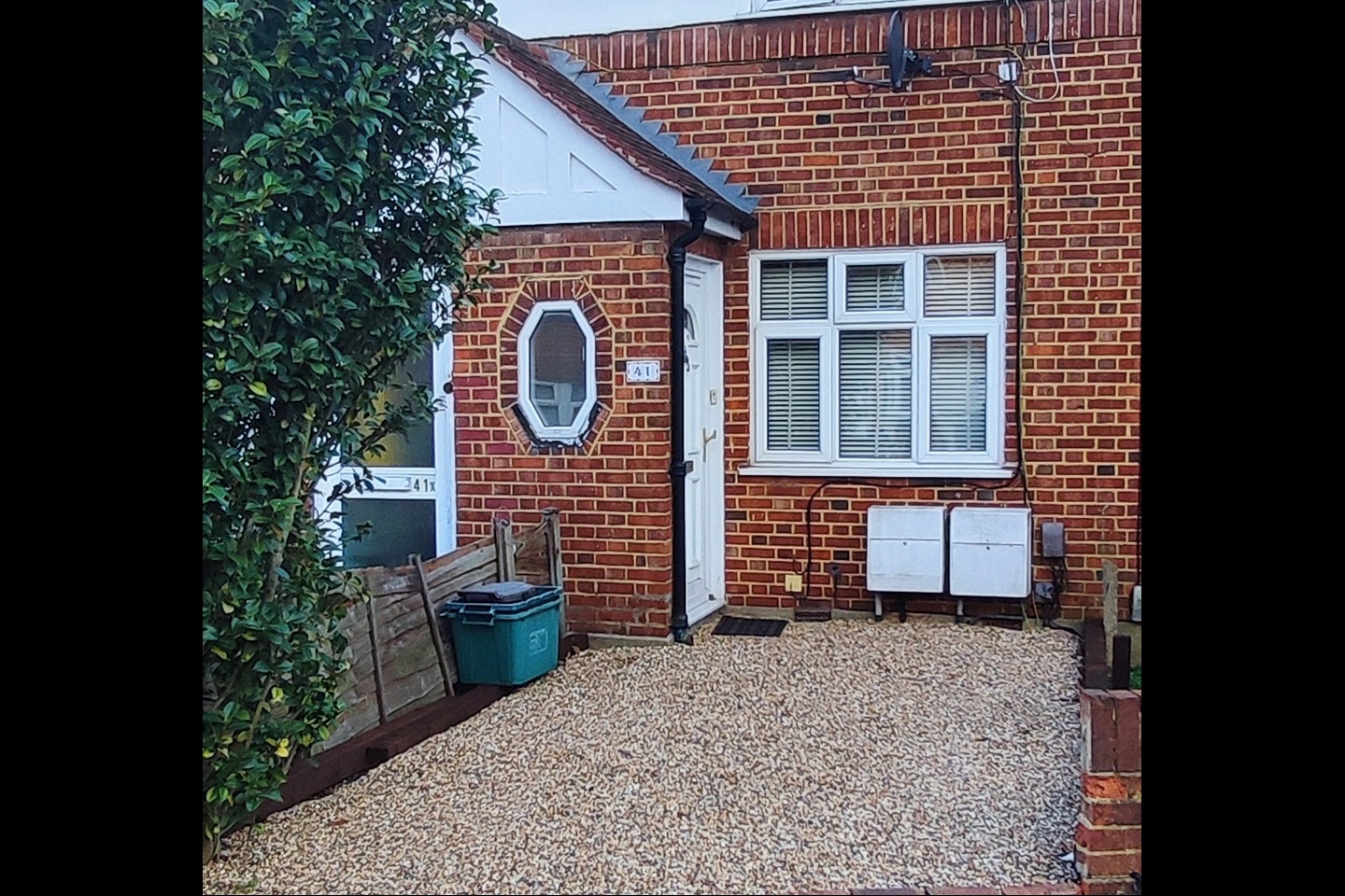 Motspur Park - 2 Bed Maisonette, Errol Gardens, KT3 - To Rent Now for £ ...
