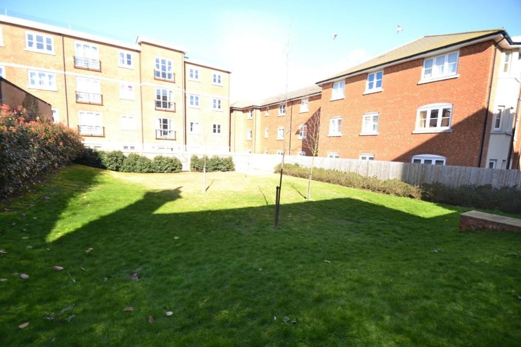 Eastbourne - 2 Bed Flat, Discovery House, BN21 - To Rent Now for £1,150 ...