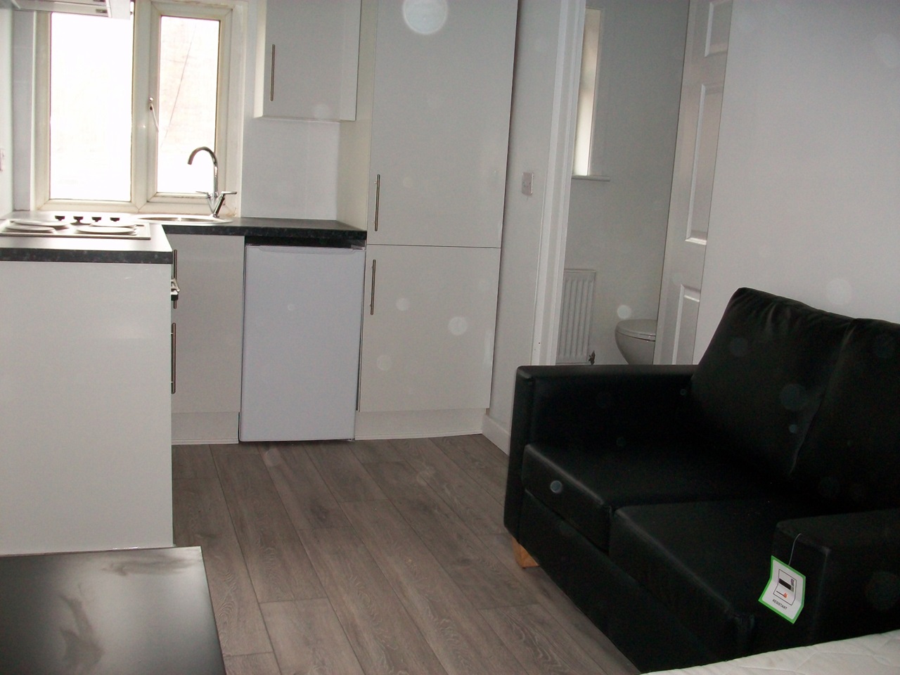 Preston - Studio Flat, Church St, PR1 - To Rent Now for £375.00 p/m