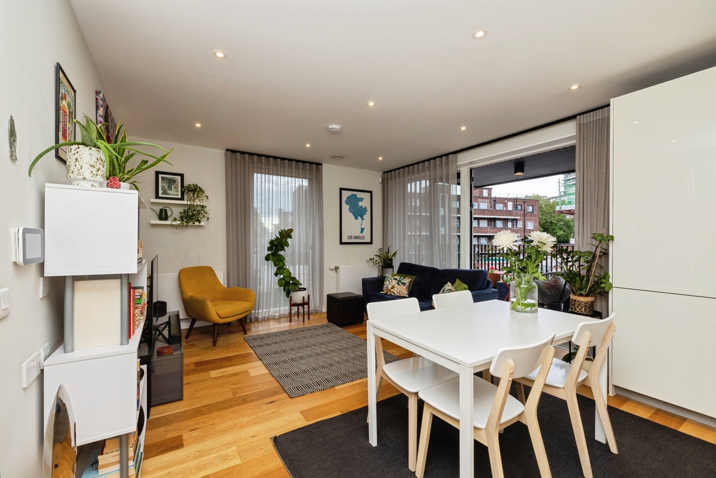 London - 2 Bed Flat, Lucan Path, N1 - To Rent Now for £2,900.00 p/m