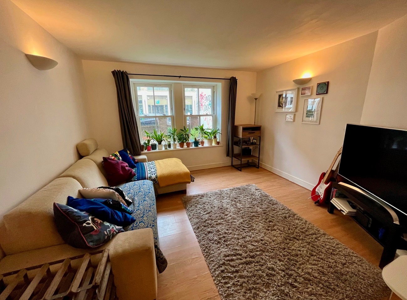 London - 2 Bed Flat, Stockwell Road, SW9 - To Rent Now for £2,200.00 p/m