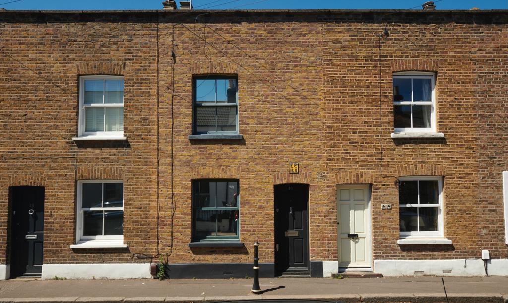London - 2 Bed Terraced House, Queens Road, SW14 - To Rent Now for £ ...