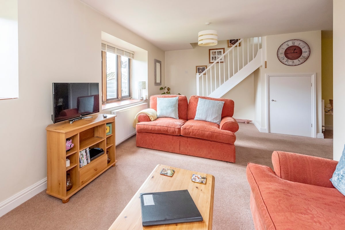 Hilperton, Trowbridge - 3 Bed Semi-Detached House, Dymott Square, BA14 ...