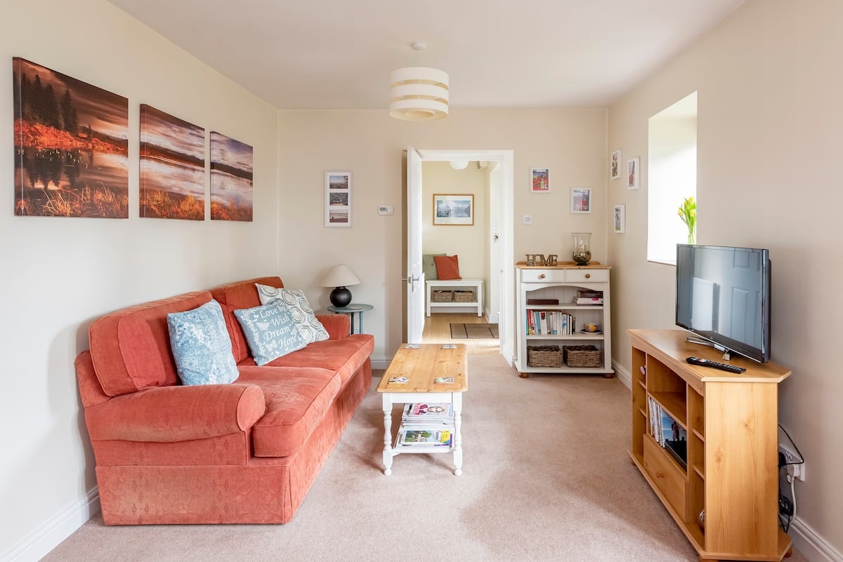 Hilperton, Trowbridge - 3 Bed Semi-Detached House, Dymott Square, BA14 ...