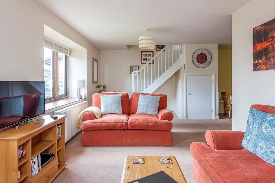 Hilperton, Trowbridge - 3 Bed Semi-Detached House, Dymott Square, BA14 ...