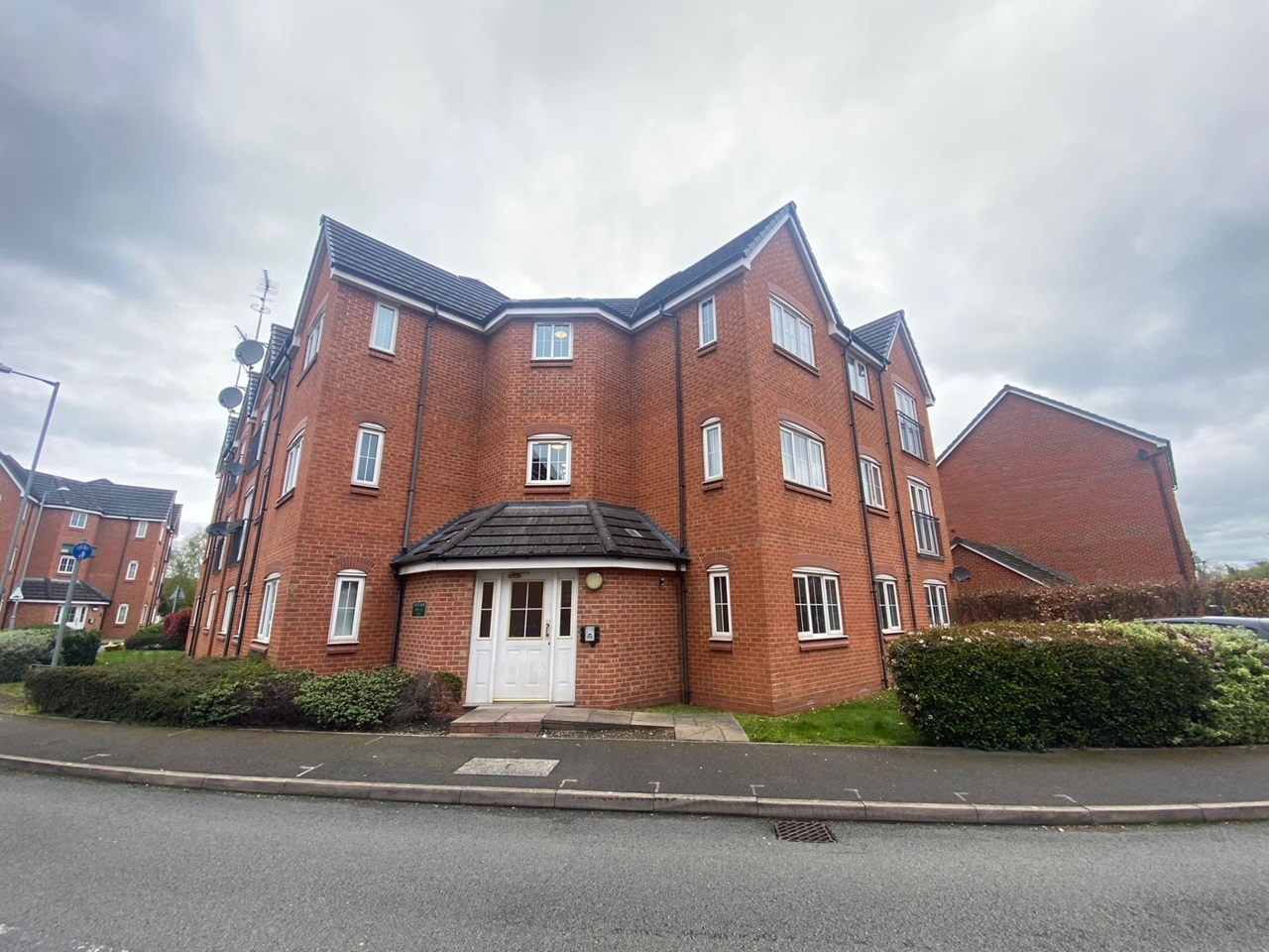 Stafford - 2 Bed Flat, Felton Close, ST17 - To Rent Now for £895.00 p/m