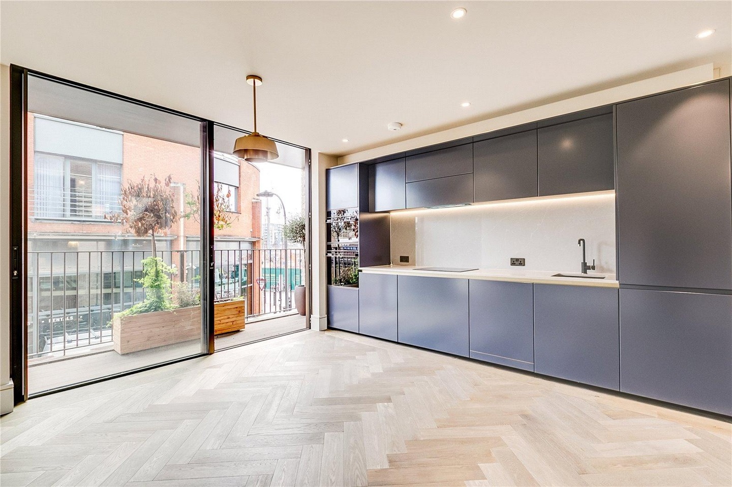 London - 3 Bed Flat, Bronze Foundry House, SW6 - To Rent Now for £5,990 ...
