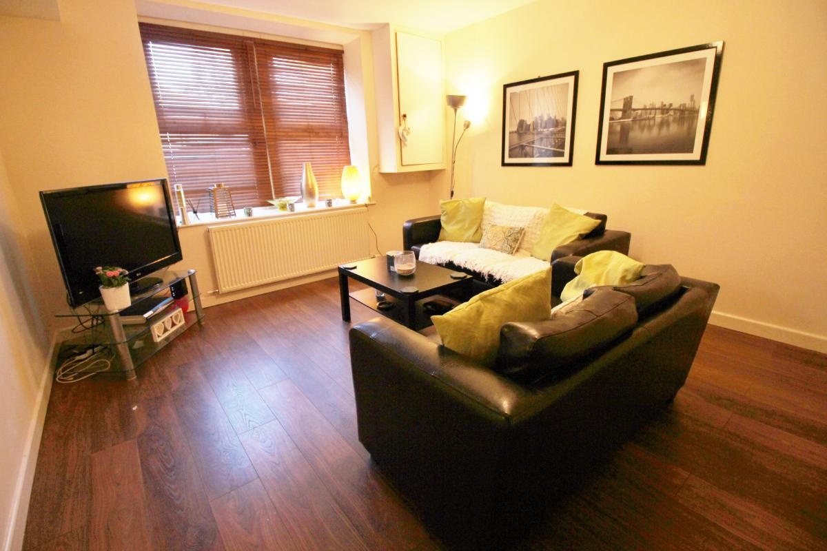 Leeds - 2 Bed Flat, Holly Bank, LS6 - To Rent Now for £1,170.00 p/m