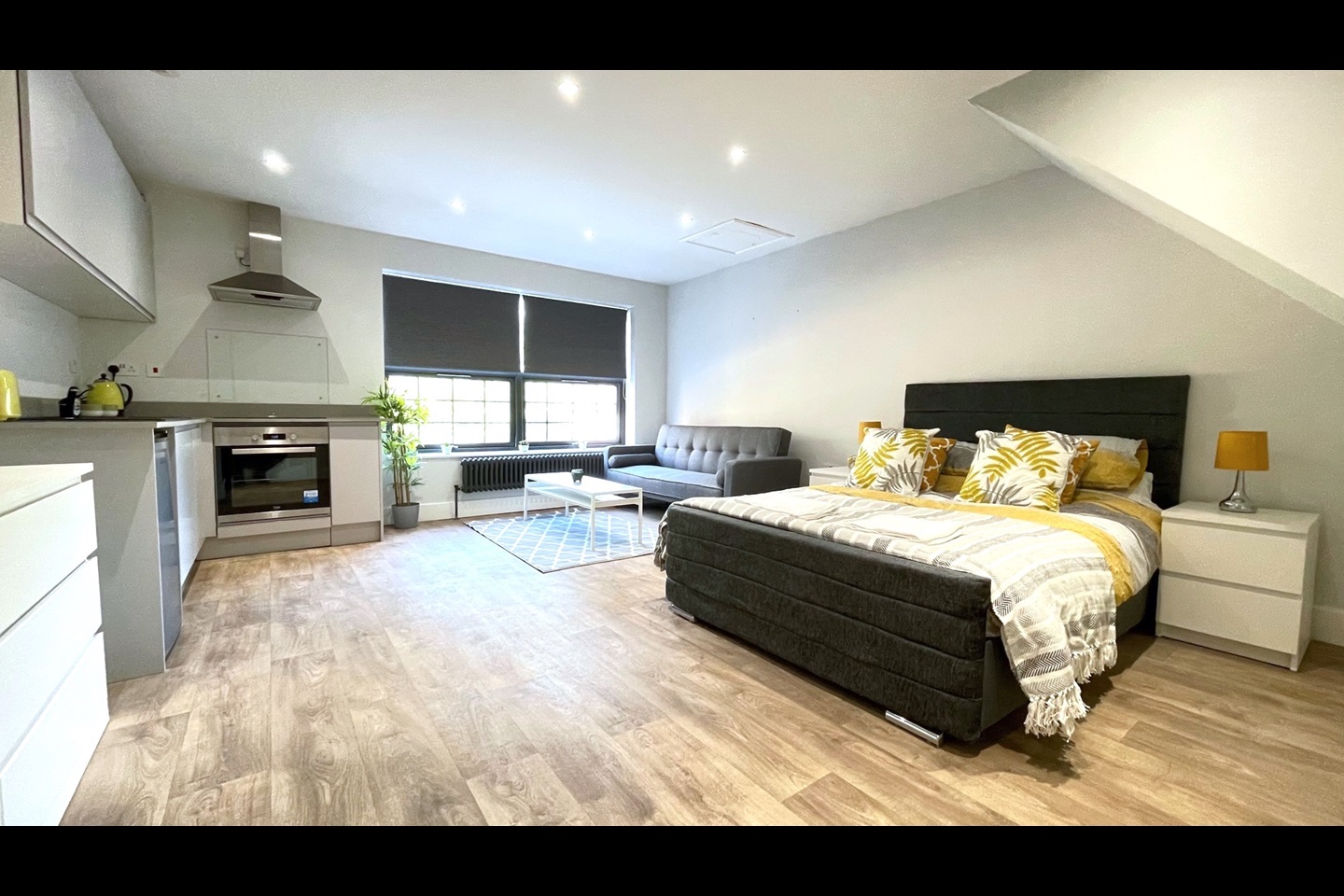 Luton - Studio Flat, Alma Street, LU1 - To Rent Now for £1,050.00 p/m