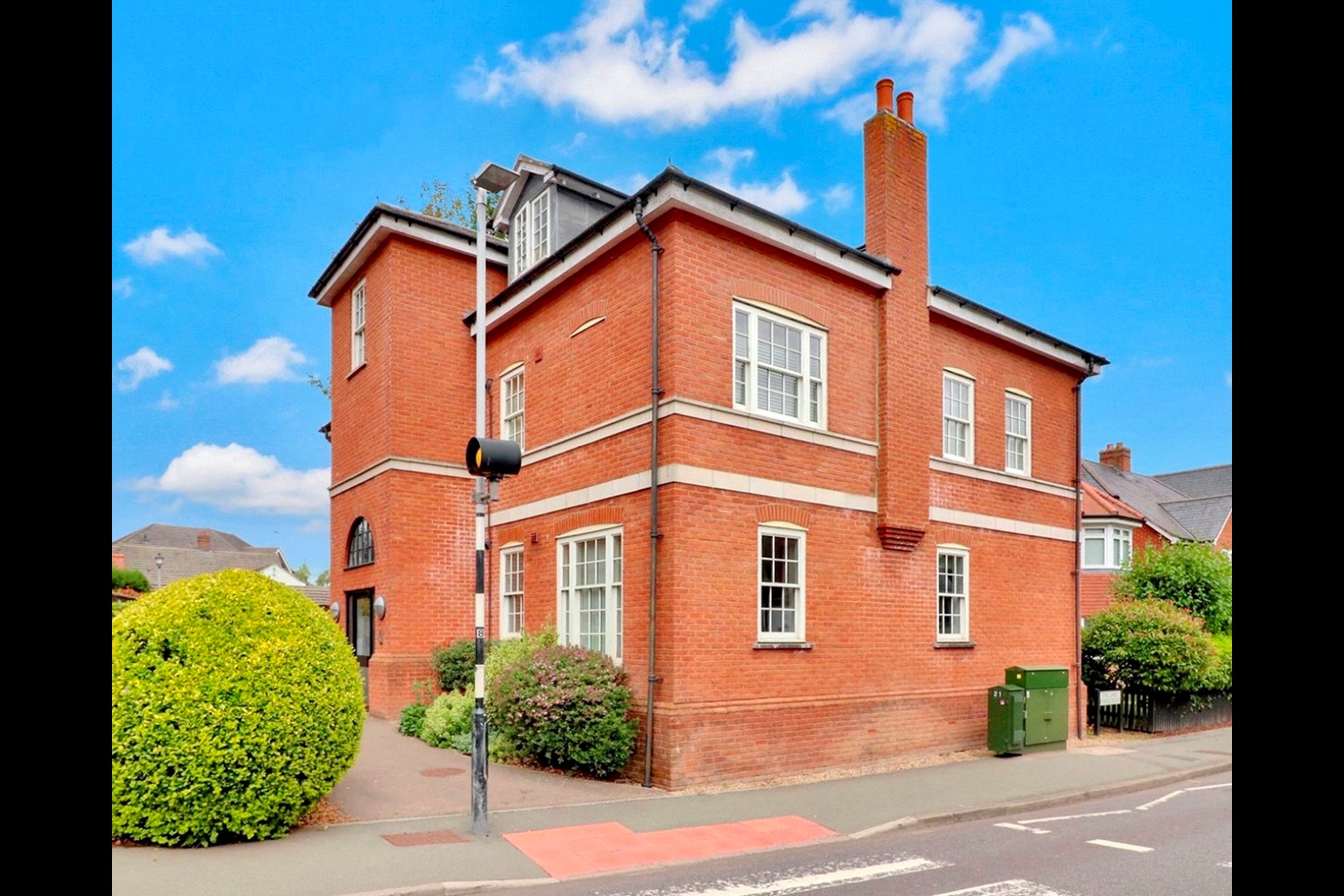 Hunton Bridge, Kings Langley - 2 Bed Flat, Bridge Road, WD4 - To Rent ...
