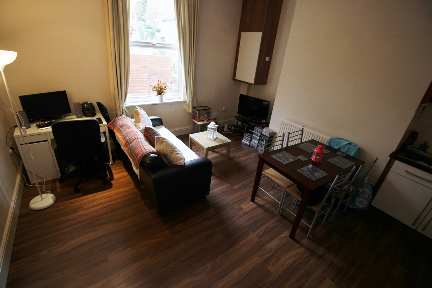 Leeds - 1 Bed Flat, Victoria Road, LS6 - To Rent Now for £895.00 p/m