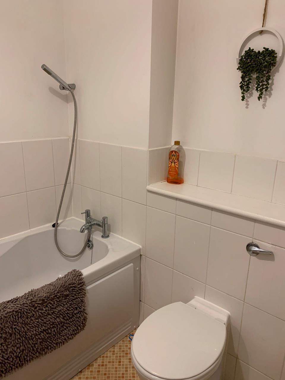 Ashford - 2 Bed Flat, Singleton Hill, TN23 - To Rent Now for £1,075.00 p/m
