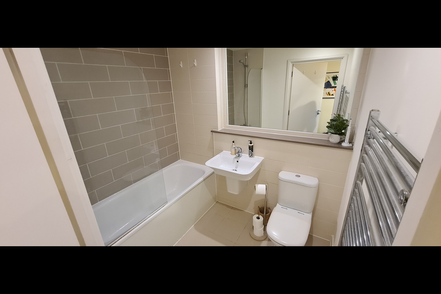 London - 1 Bed Flat, Bow Common Lane, E3 - To Rent Now for £1,700.00 p/m