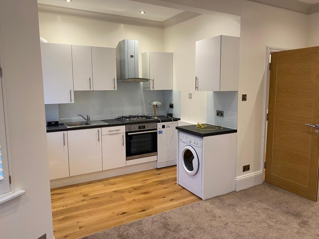 London - 3 Bed Flat, Norbury, SW16 - To Rent Now for £2,300.00 p/m