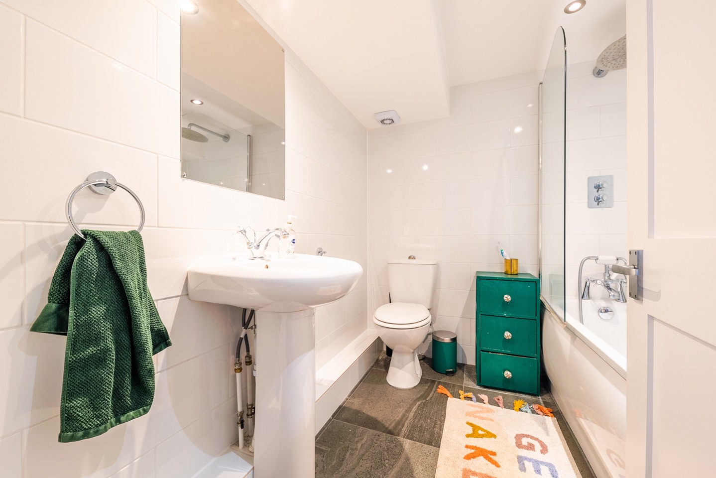 London - 2 Bed Flat, Du Cane Court, SW17 - To Rent Now for £2,000.00 p/m