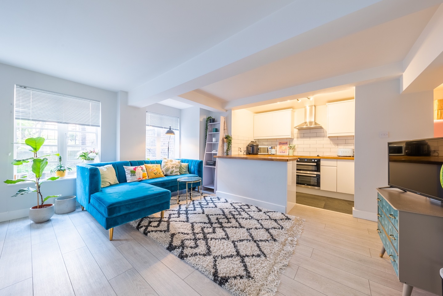 London - 2 Bed Flat, Du Cane Court, SW17 - To Rent Now for £2,000.00 p/m