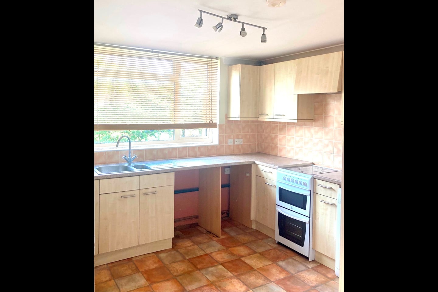 Southampton - 2 Bed Flat, Brookvale Road, SO17 - To Rent Now for £1,100 ...