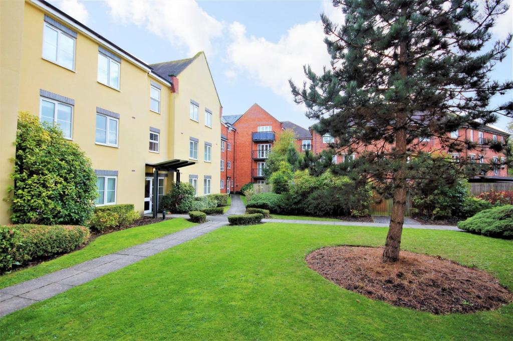 Wantage - 2 Bed Flat, Smiths Wharf, OX12 - To Rent Now for £1,250.00 p/m