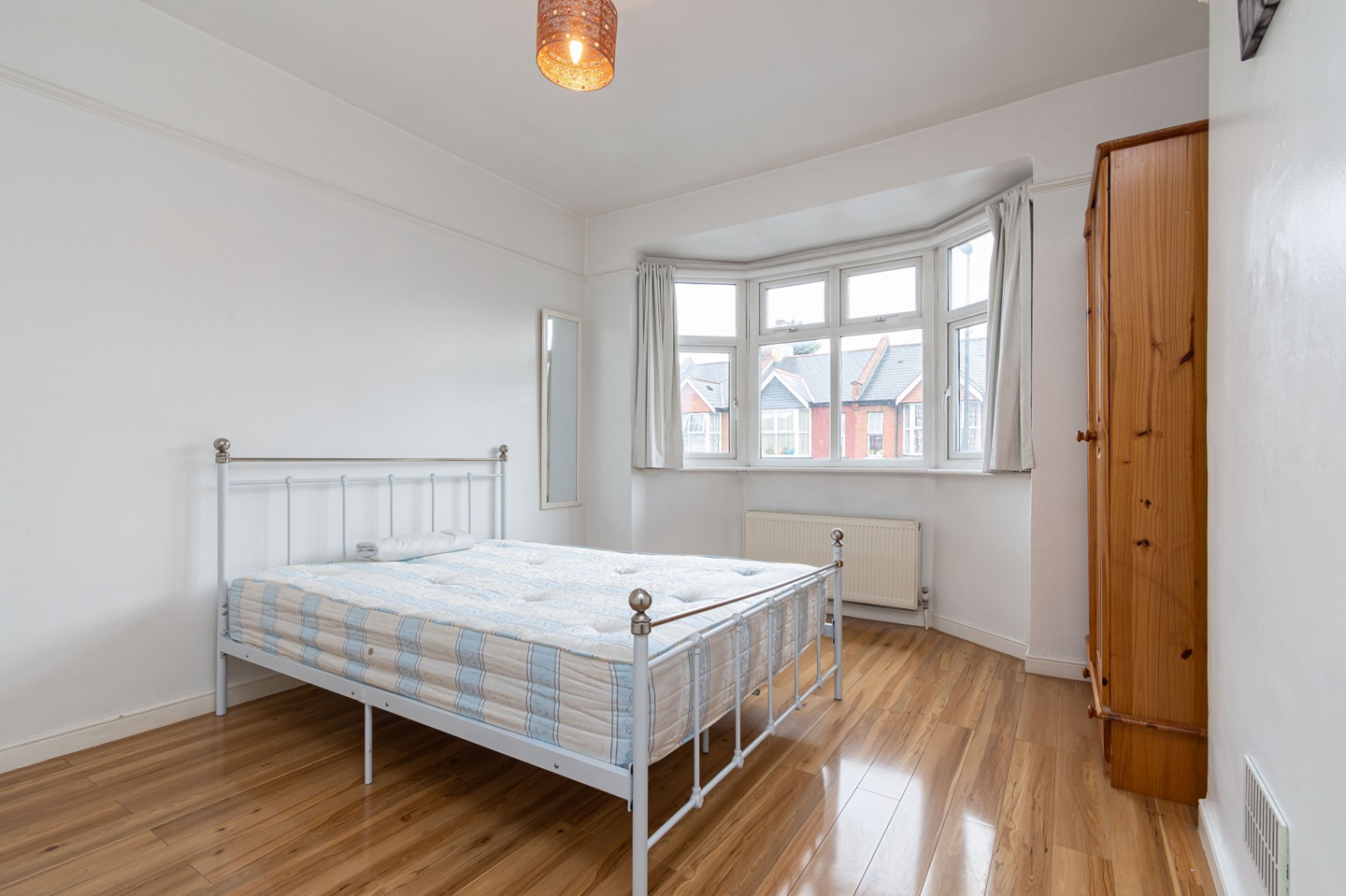 London - 4 Bed Terraced House, High Street Colliers Wood, SW19 - To ...