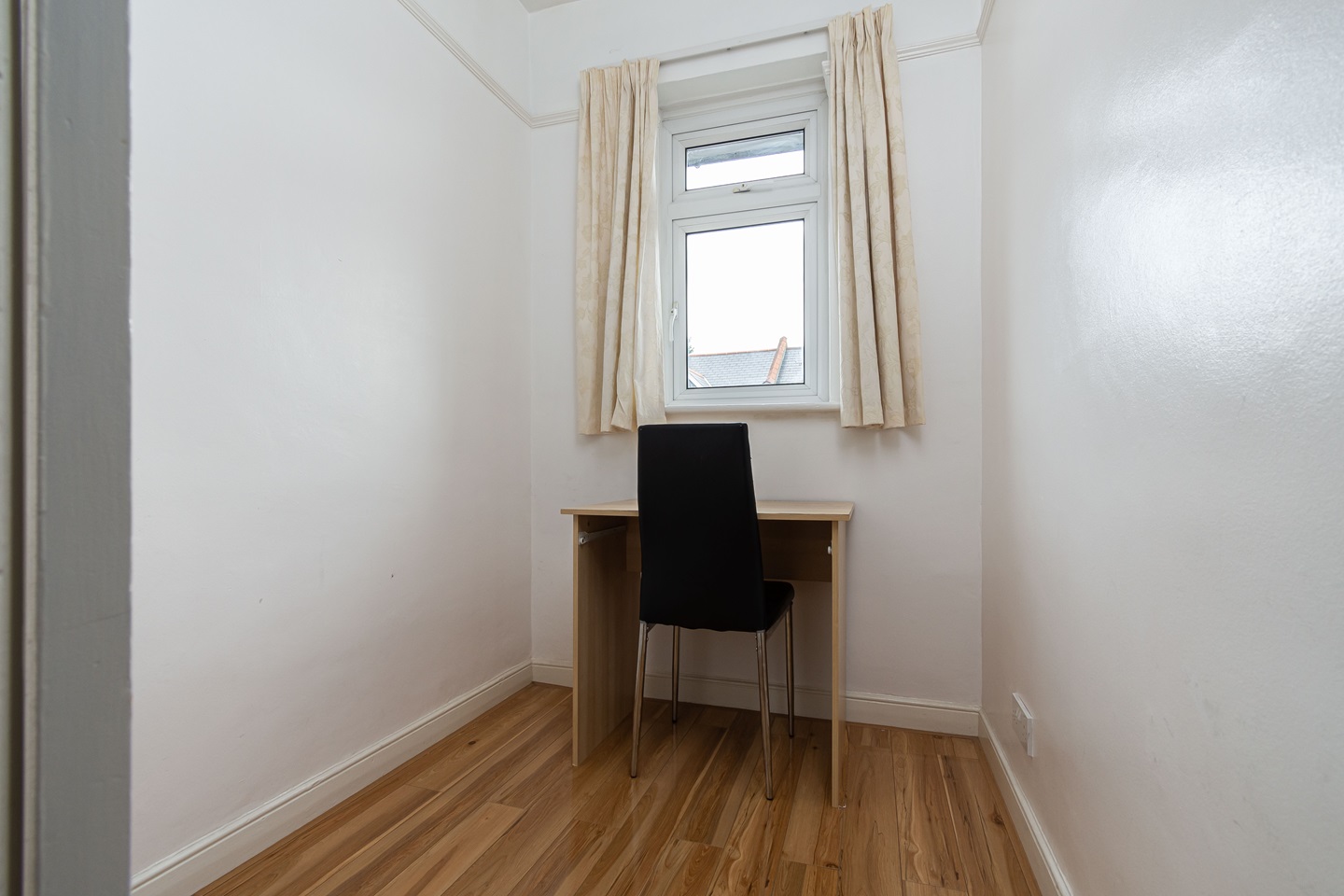 London - 4 Bed Terraced House, High Street Colliers Wood, SW19 - To ...