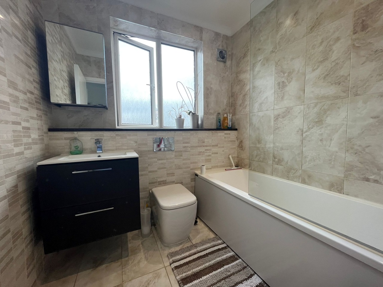 London - 1 Bed Flat, Tuam Road, SE18 - To Rent Now for £1,500.00 p/m