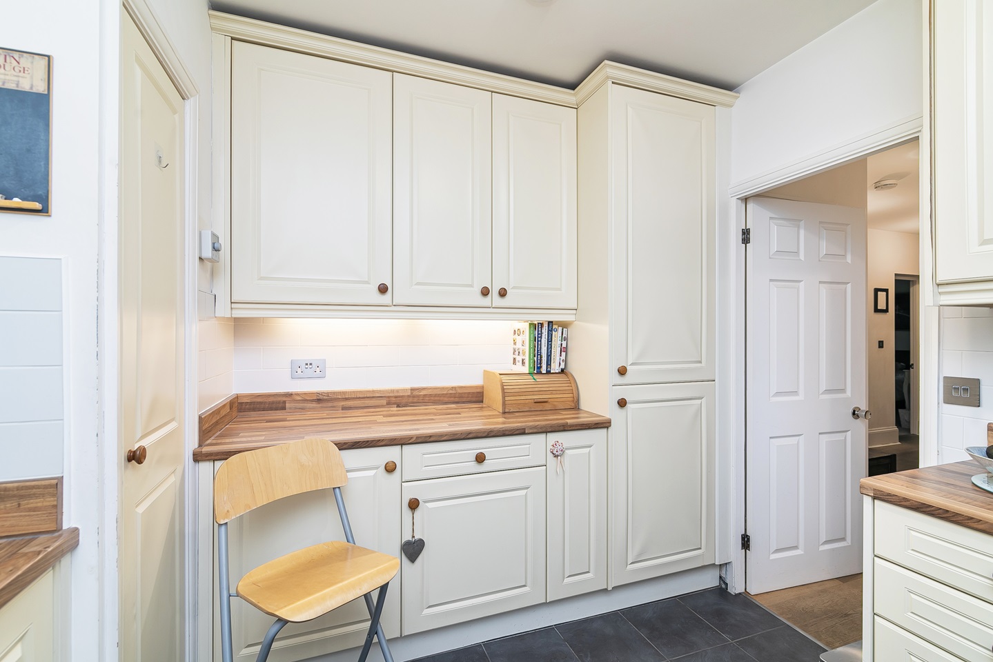 London - 3 Bed Flat, Westbridge House, SW11 - To Rent Now for £3,000.00 p/m