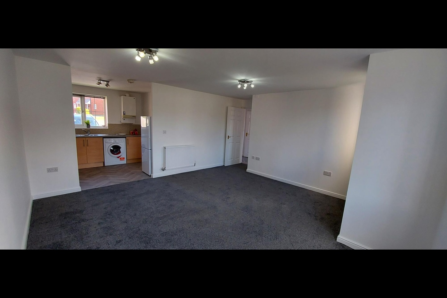 Walsall - 2 Bed Flat, Bell Tower Close, WS3 - To Rent Now for £795.00 p/m