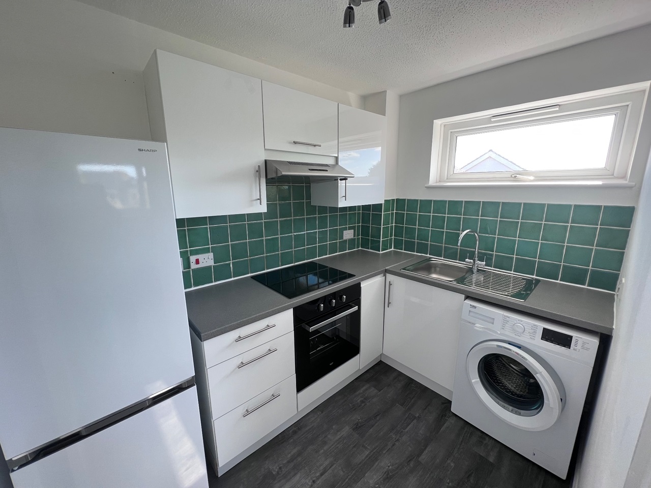 South Croydon - 1 Bed Flat, Martin Court, CR2 - To Rent Now for £1,300. ...