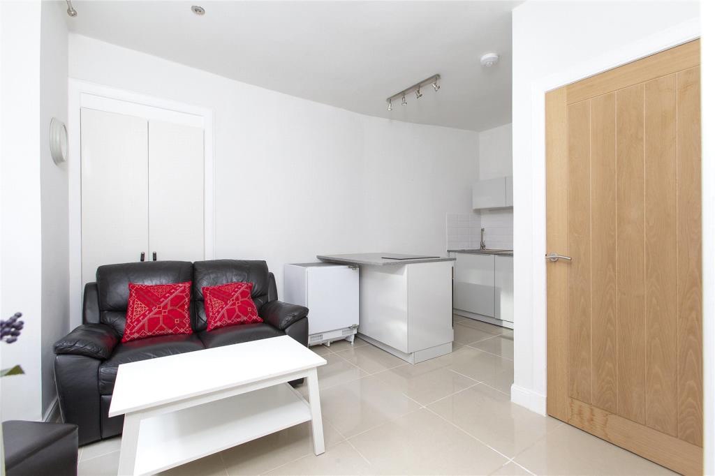 Edinburgh - 1 Bed Flat, High Riggs, EH3 - To Rent Now for £950.00 p/m