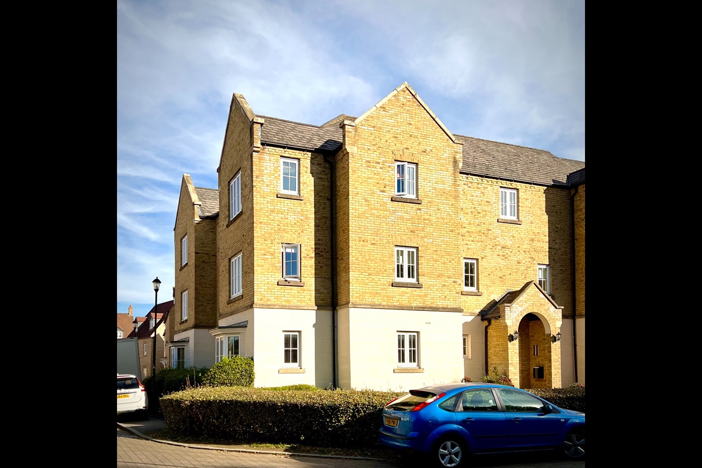 Milton Keynes - 2 Bed Flat, Kingsmead, MK4 - To Rent Now for £1,300.00 p/m